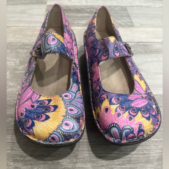 Alegria | Shoes | Algeria Paloma Pink Peacock Feather Print Comfort ...
